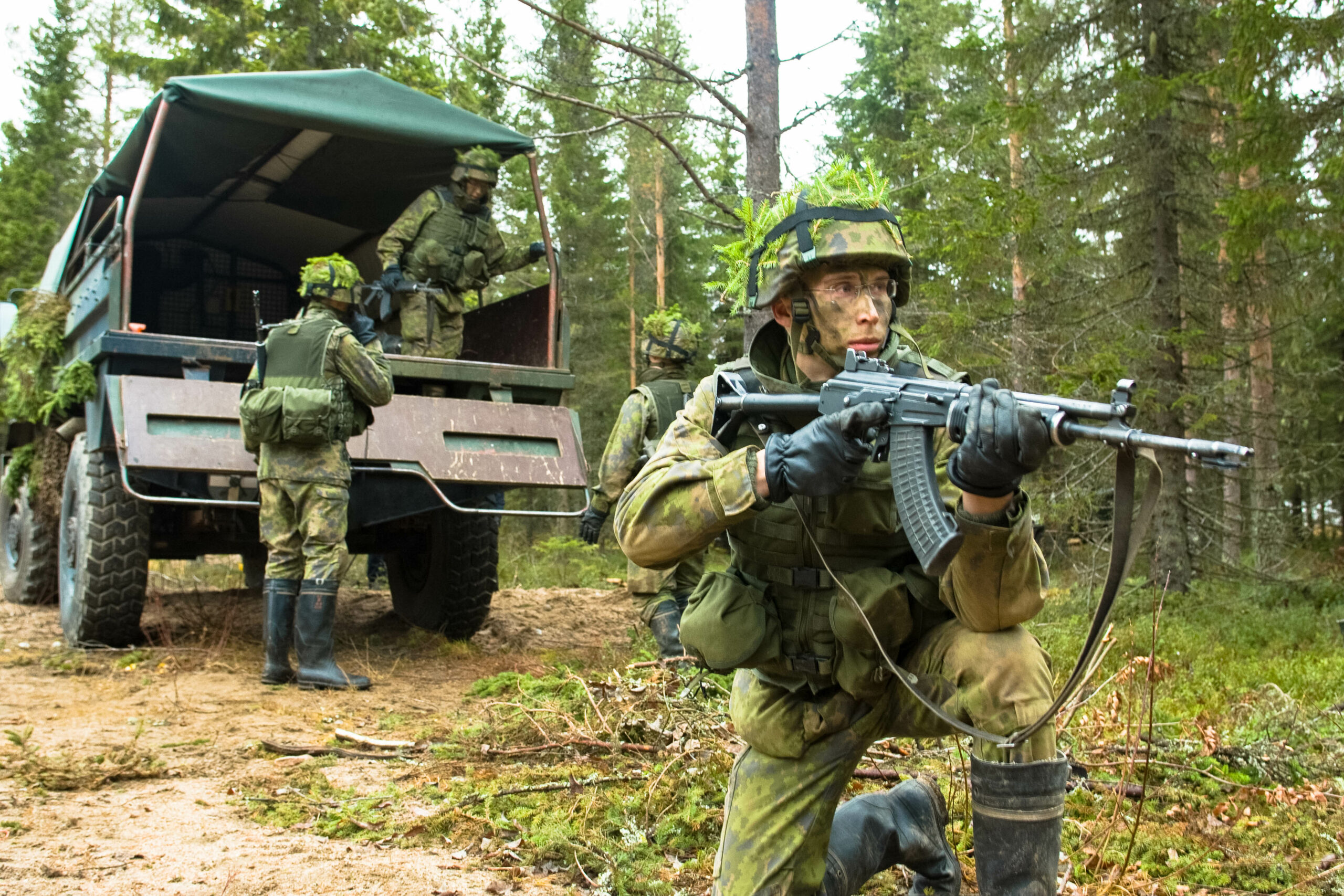 Puolustusvoimat lahjoittaa 400 modifioitua RK 62 -rynnäkkökivääriä MPK ...