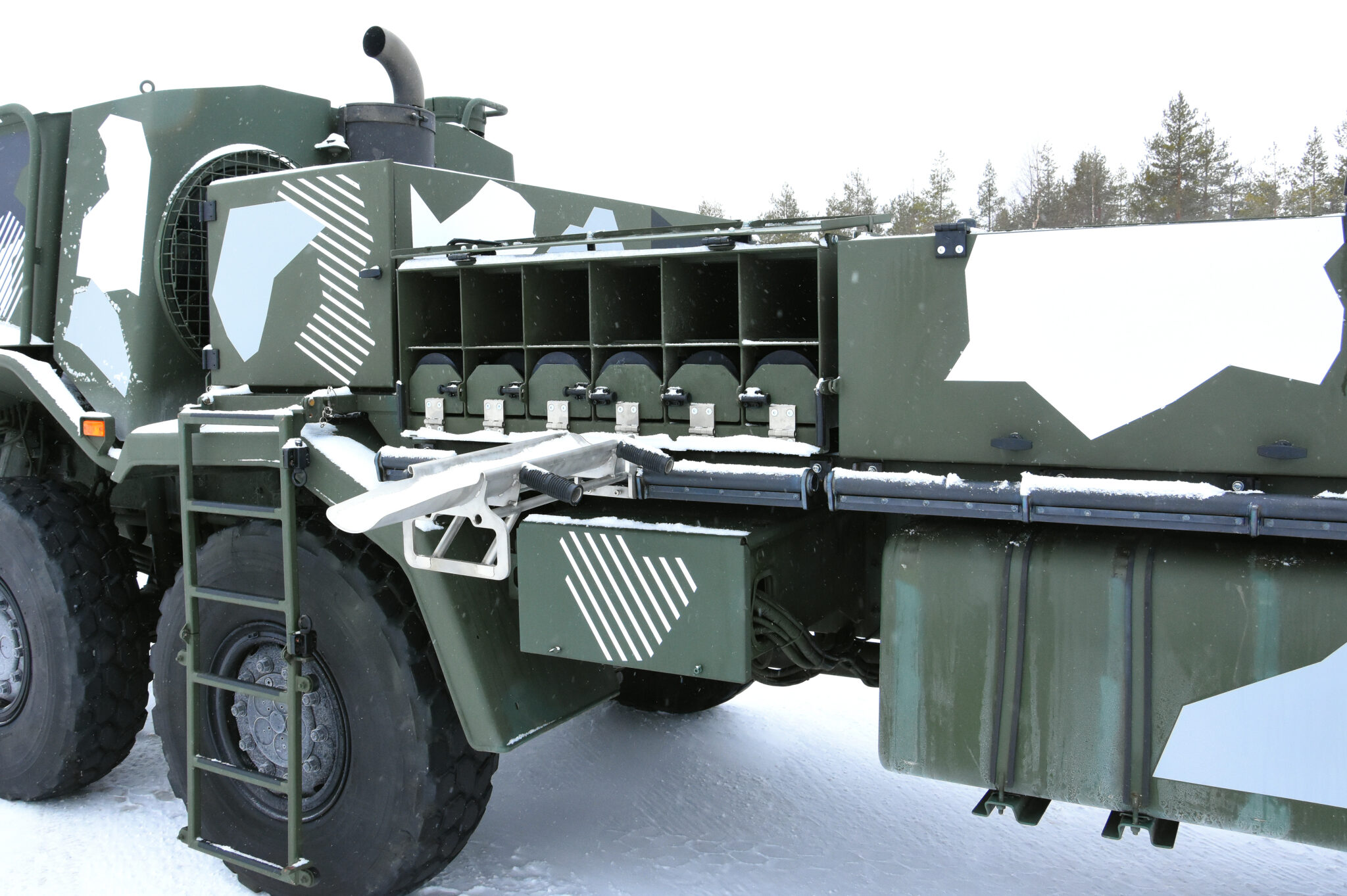 Liikkuvuutta hinattaville tykeille – tällainen on Patria ARVE 8x8 ...